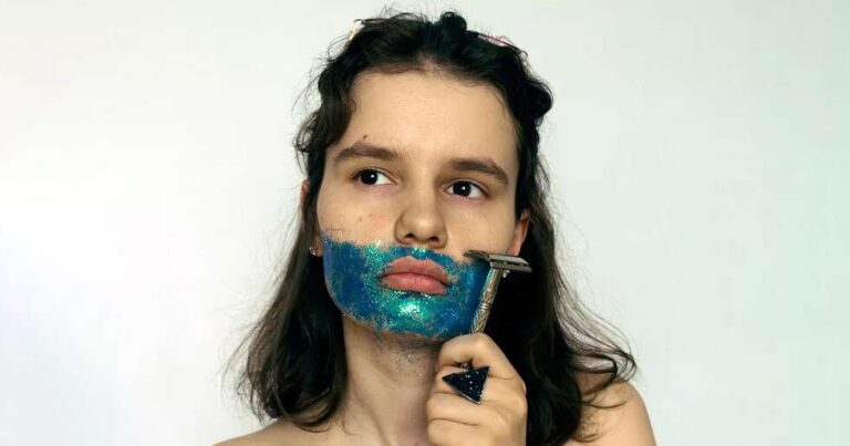 Primero me afeité la cara y no, no me salió ningún bulto en la piel ...